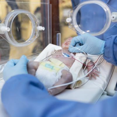 New noninvasive wireless devices aim to more gently monitor neonatal ...